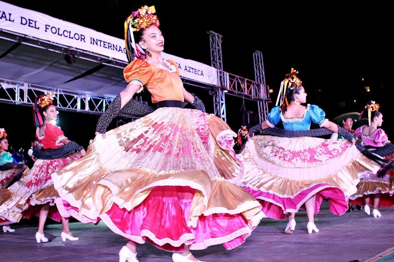 Folclor, colorido y música brillaron en el FESTVA 2019 - La bahía más bella